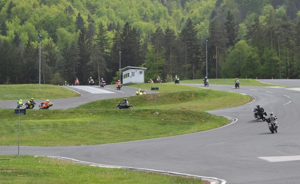 Na Vranskem motoristi reševalci iz 14 držav | AMZS