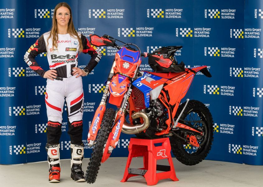 Tjaša Fifer na prvi dirki svetovnega prvenstva v enduru za ženske ...